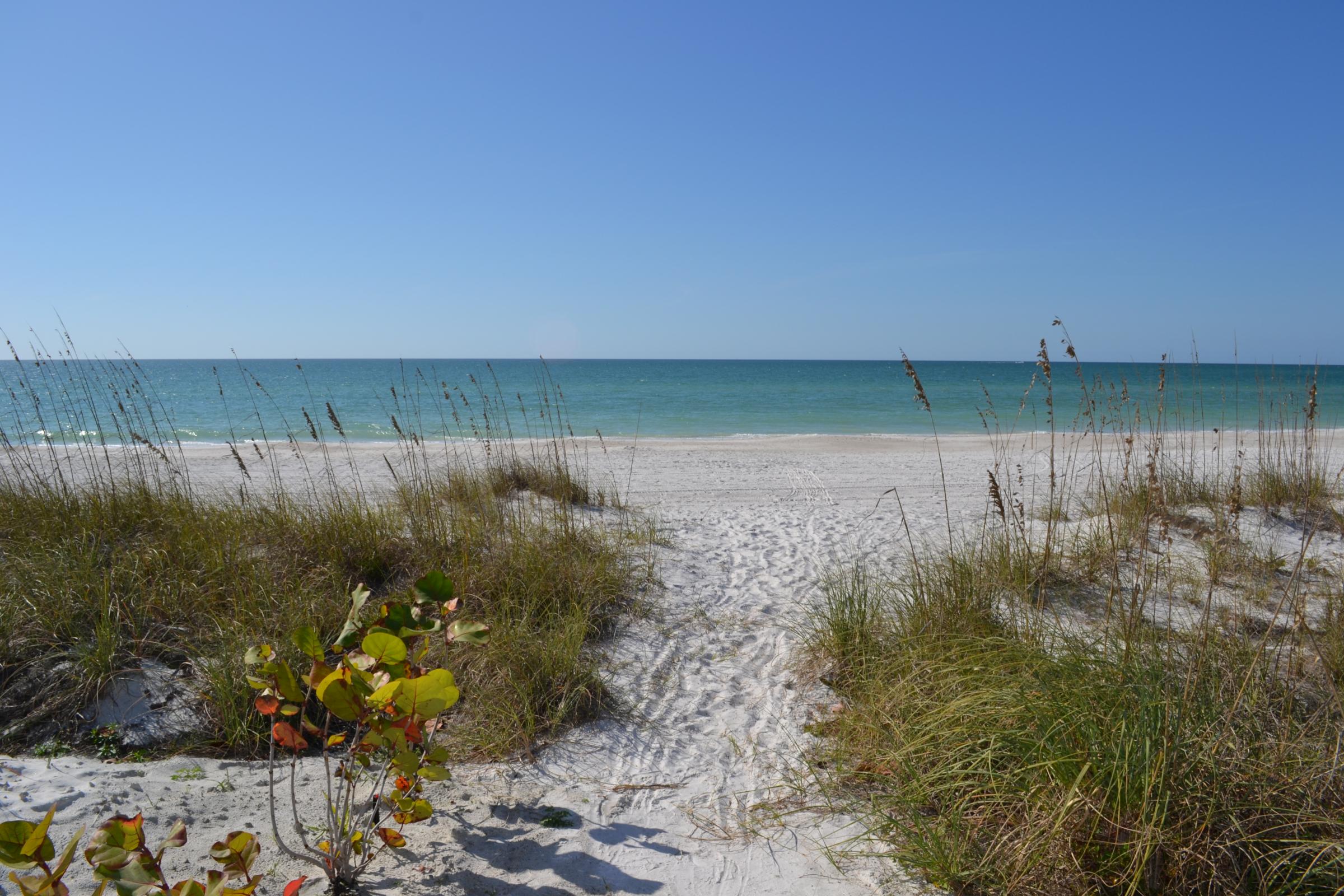 3009 Avenue F Holmes Beach, FL 34217