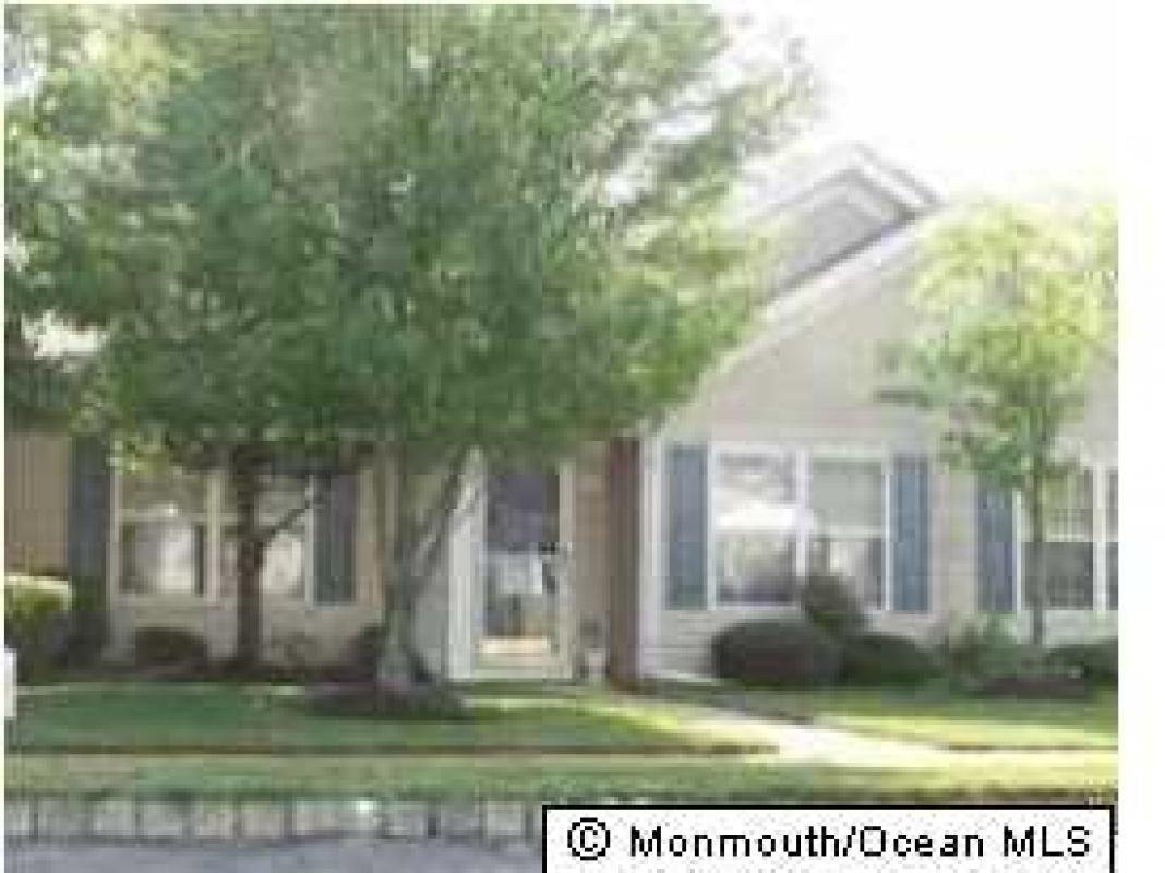 5 SUNNYFIELD LN Lakewood, NJ 08701