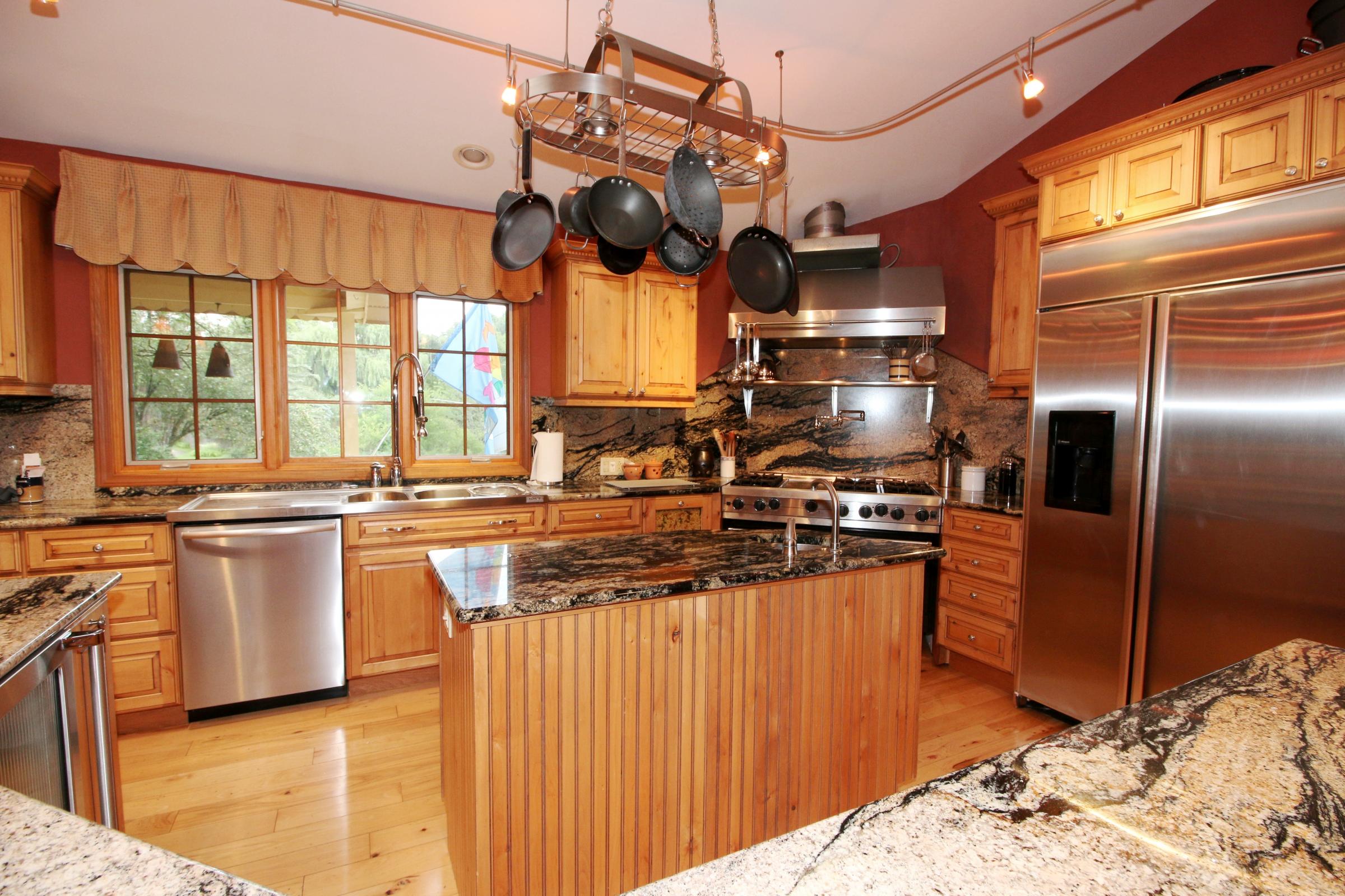 27331 W. Lakeview Dr S Lake Barrington, IL 60084