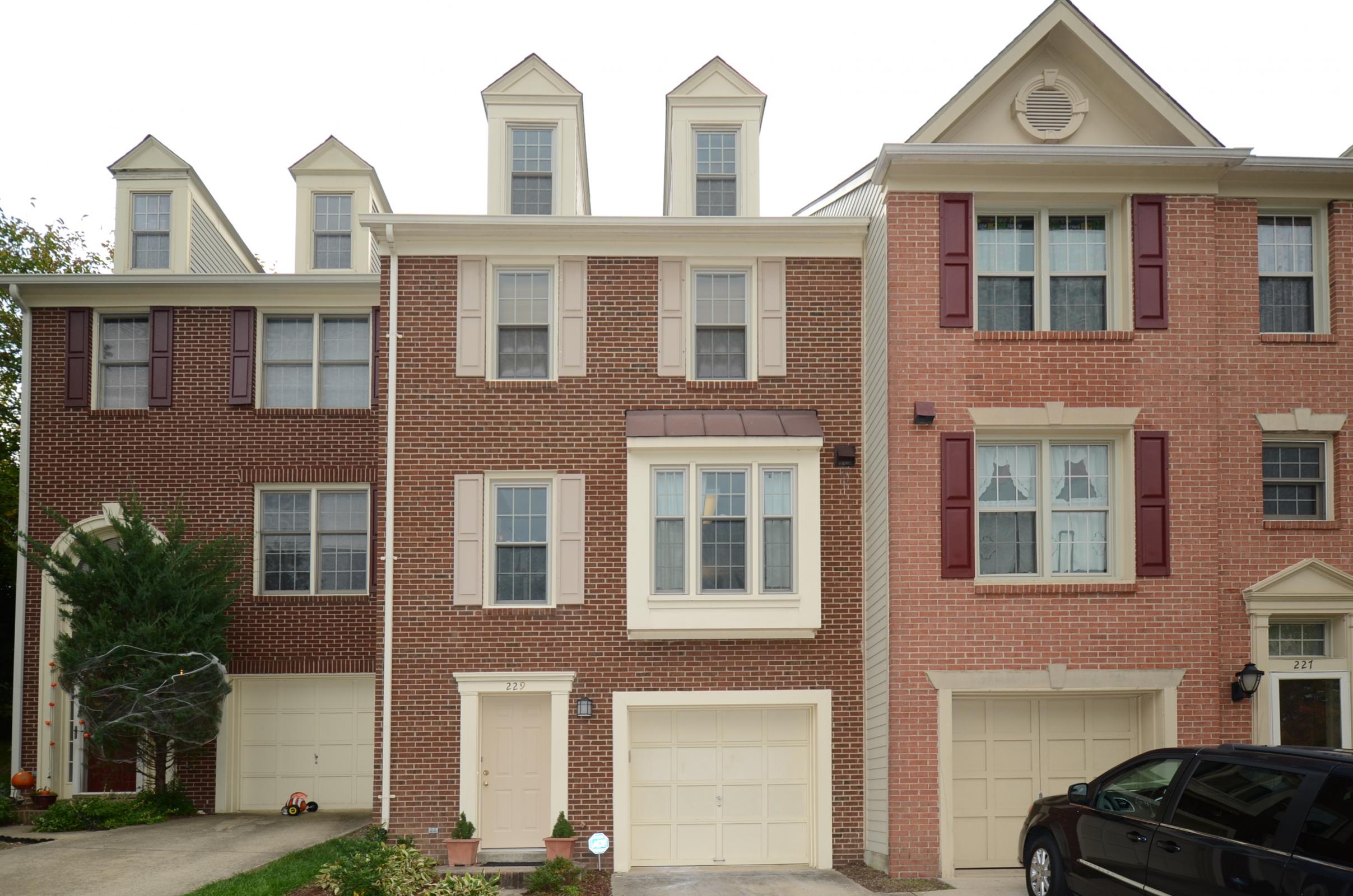 229 Yale Dr Alexandria, VA 22314