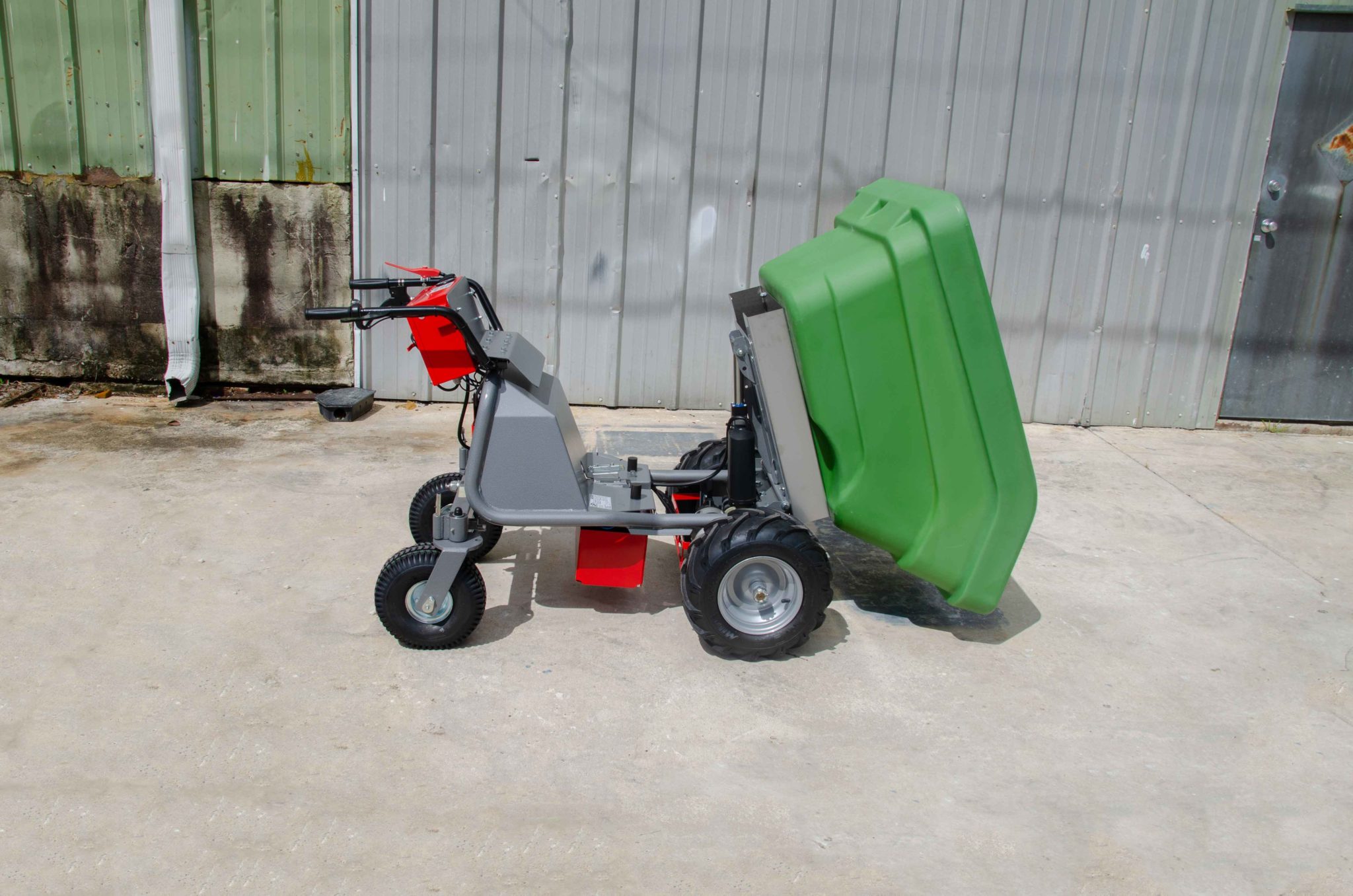 MCE400 Wheelbarrow | Battery-Powered Construction Equipment