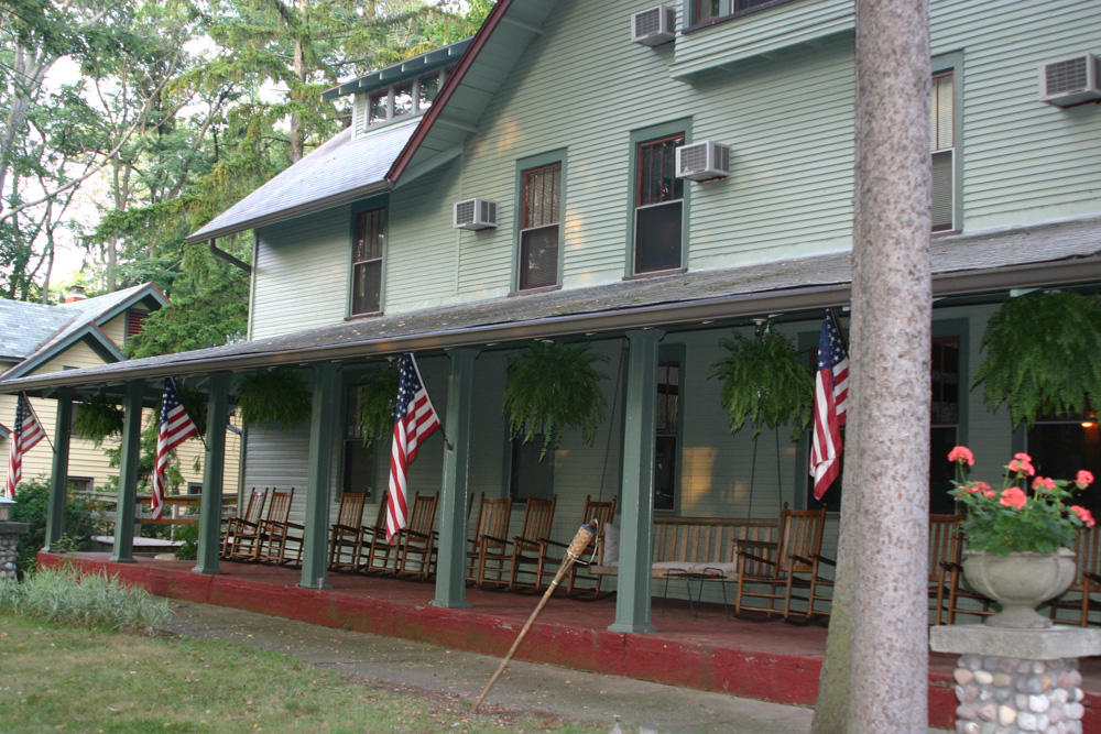 Visiting Lakeside and Harbert Michigan | Globalphile