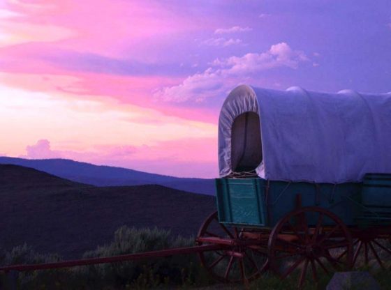 Covered Wagons Heading West: Life on the Oregon Trail - Homestead.org