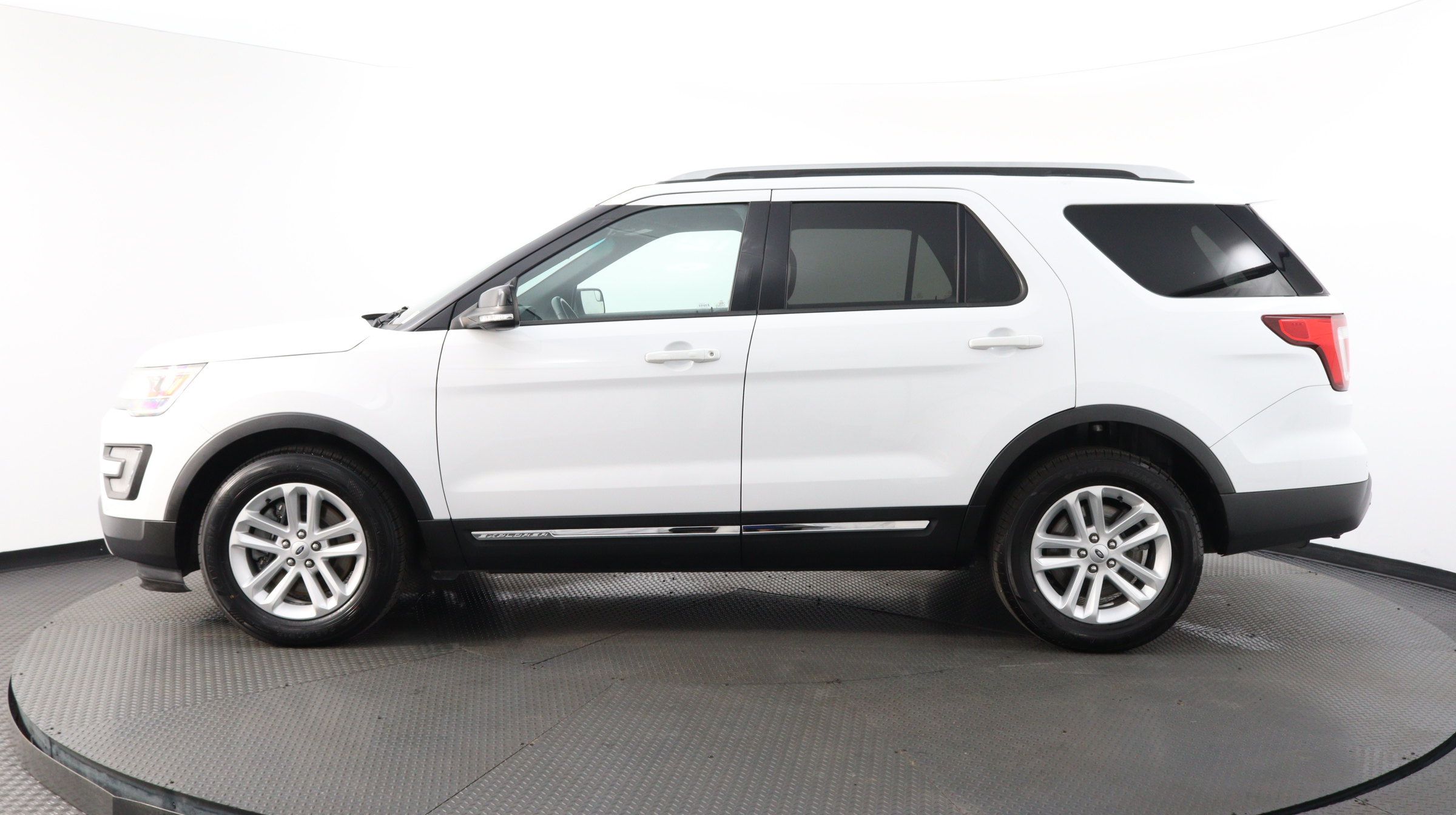 Used 2017 FORD EXPLORER XLT for sale in MIAMI | 125332