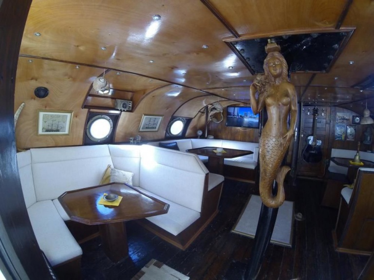 7 amazing houseboats you can book now | Orbitz