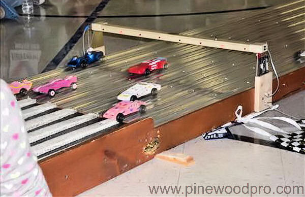 pinewood-derby-girls-race-winning-track-picture-09