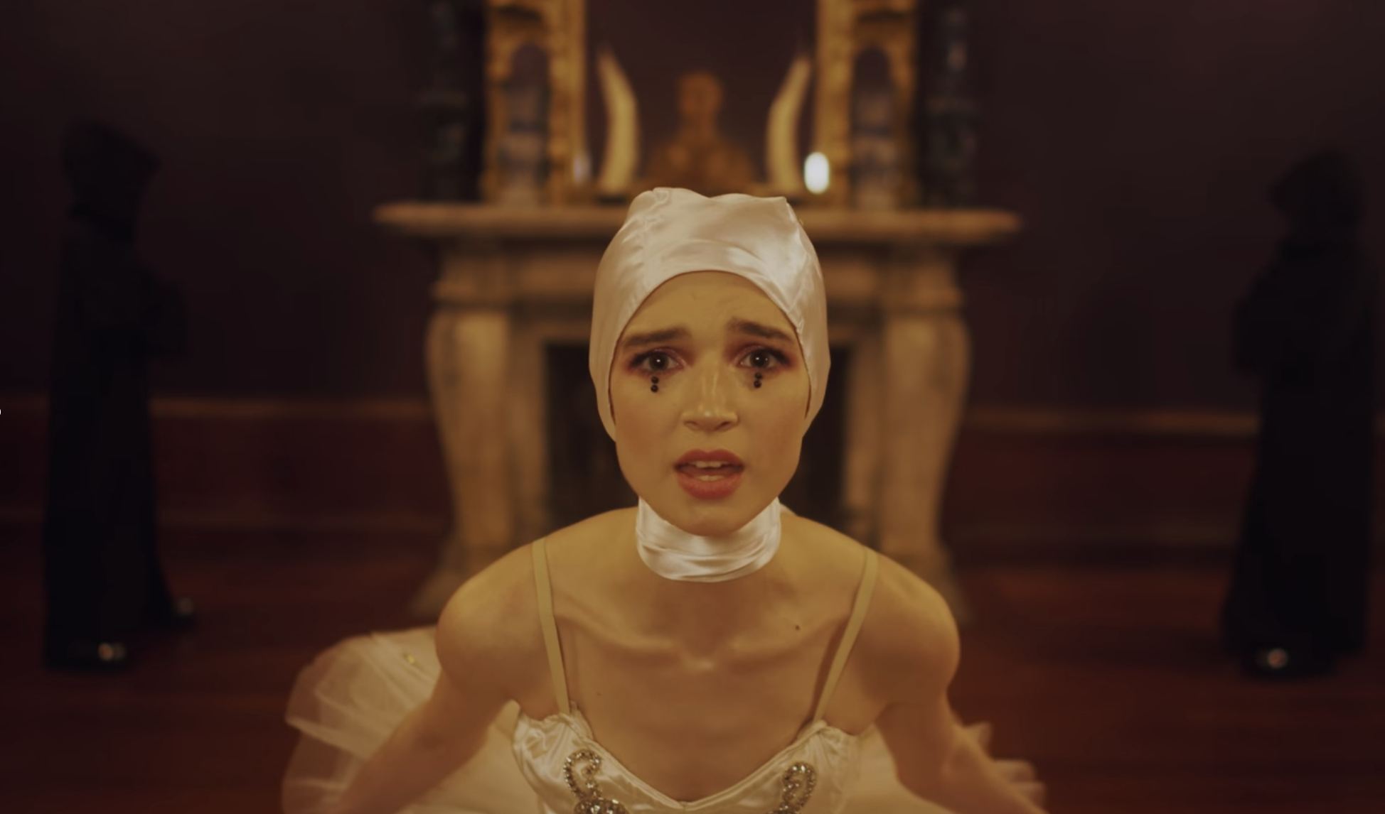 Poppy infiltrates pop-hardcore with FEVER 333 in ‘Scary Mask’