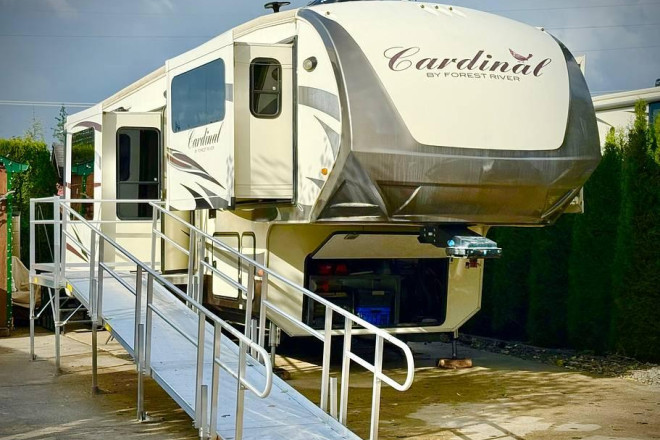 Cardinal 3825FL RVs For Sale at RVCrazy.com
