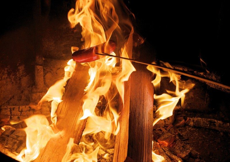 Hot Eats! 12 of Our Favorite Campfire Foods - RVshare.com