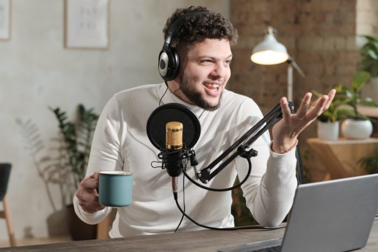 How to Start a Political Podcast - Website Tips and Tutorials