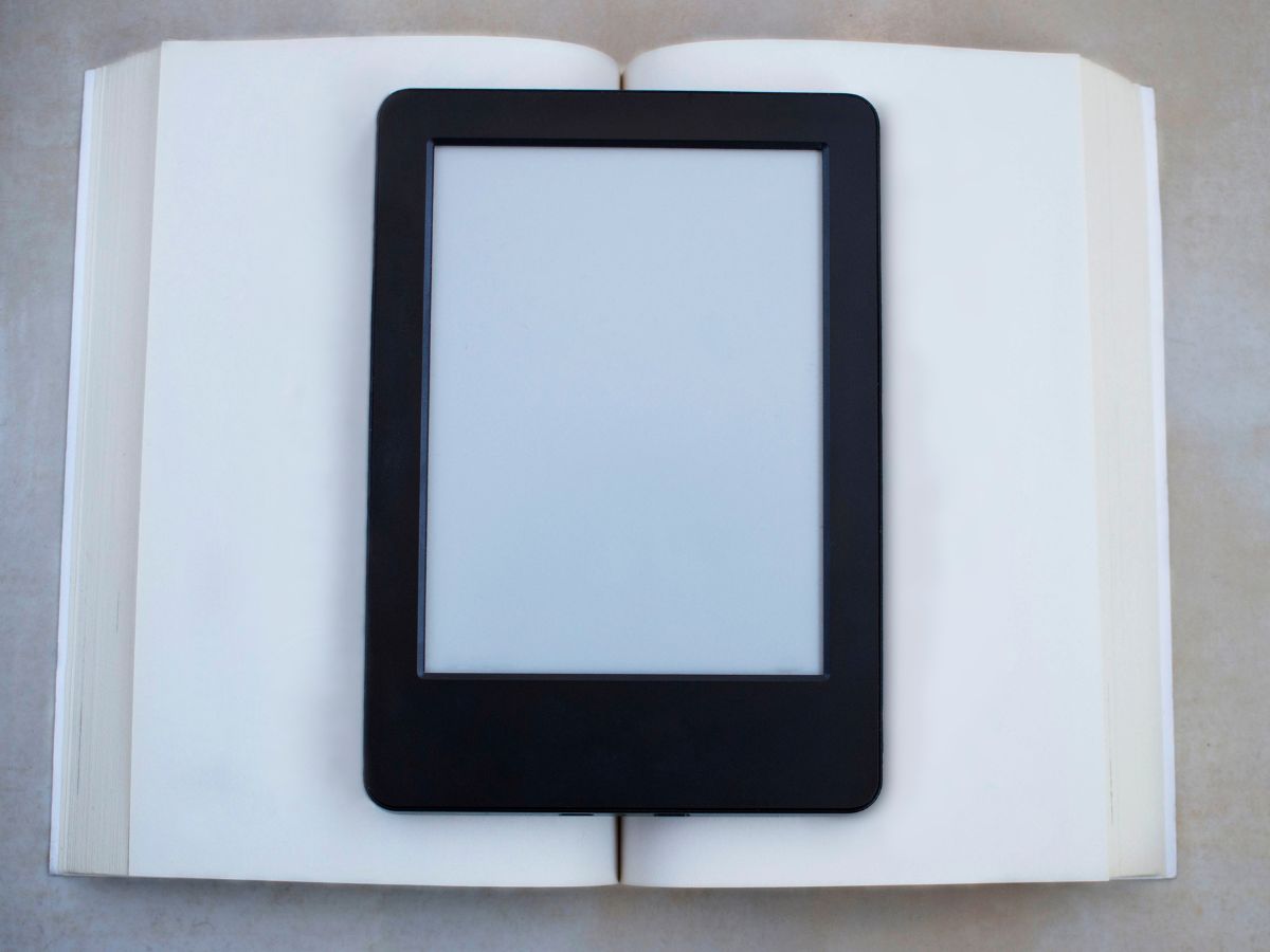 Reading in the Digital Age: Exploring Different Formats for Every ...